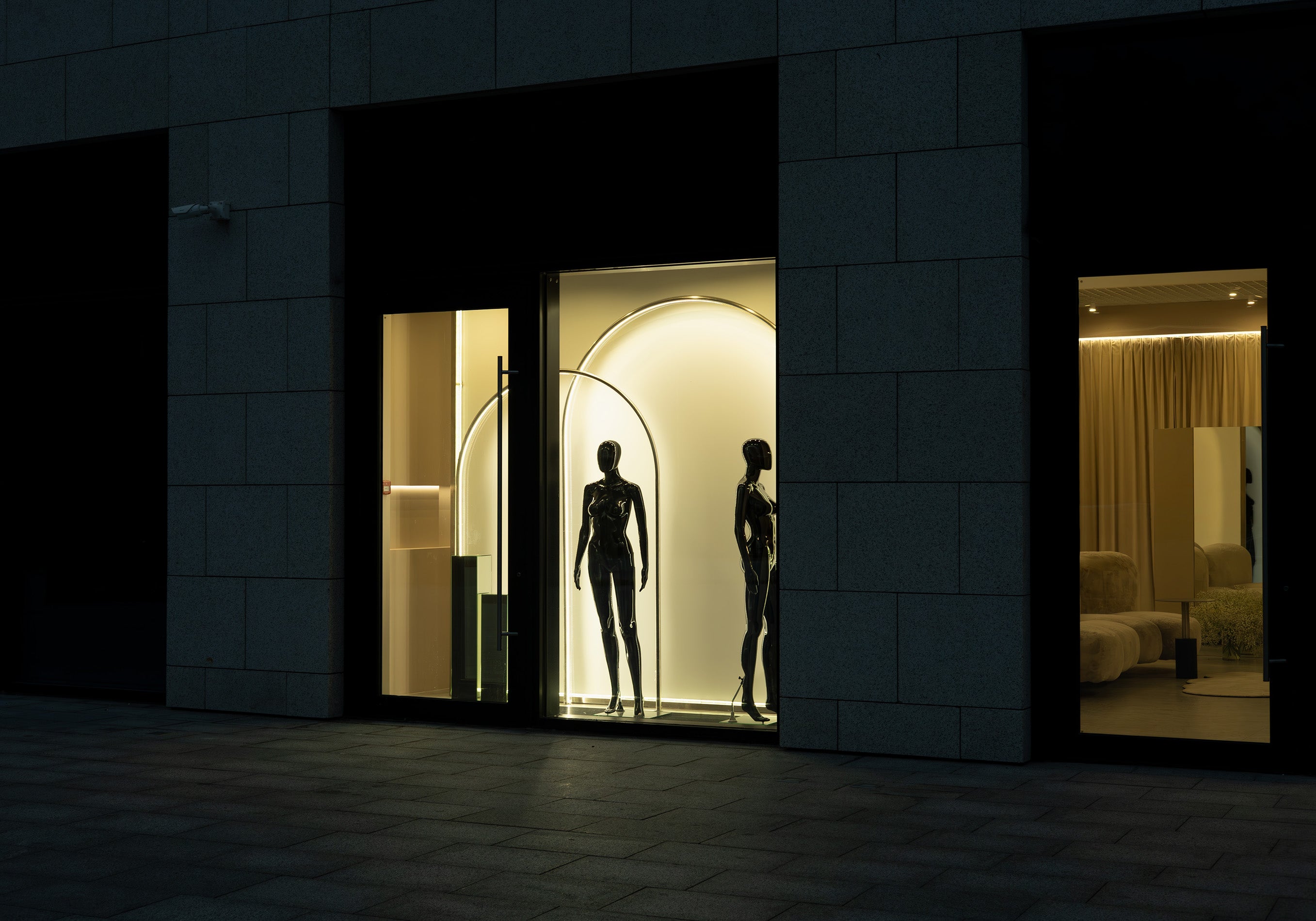Retail Storefront Display Lighting - Shelly Europe
